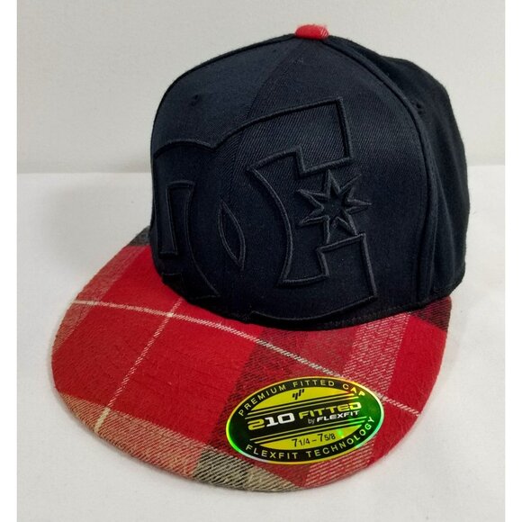 DC | Accessories | Dc Shoes Black Red Plaid Flexfit Hat Size 7257625 ...